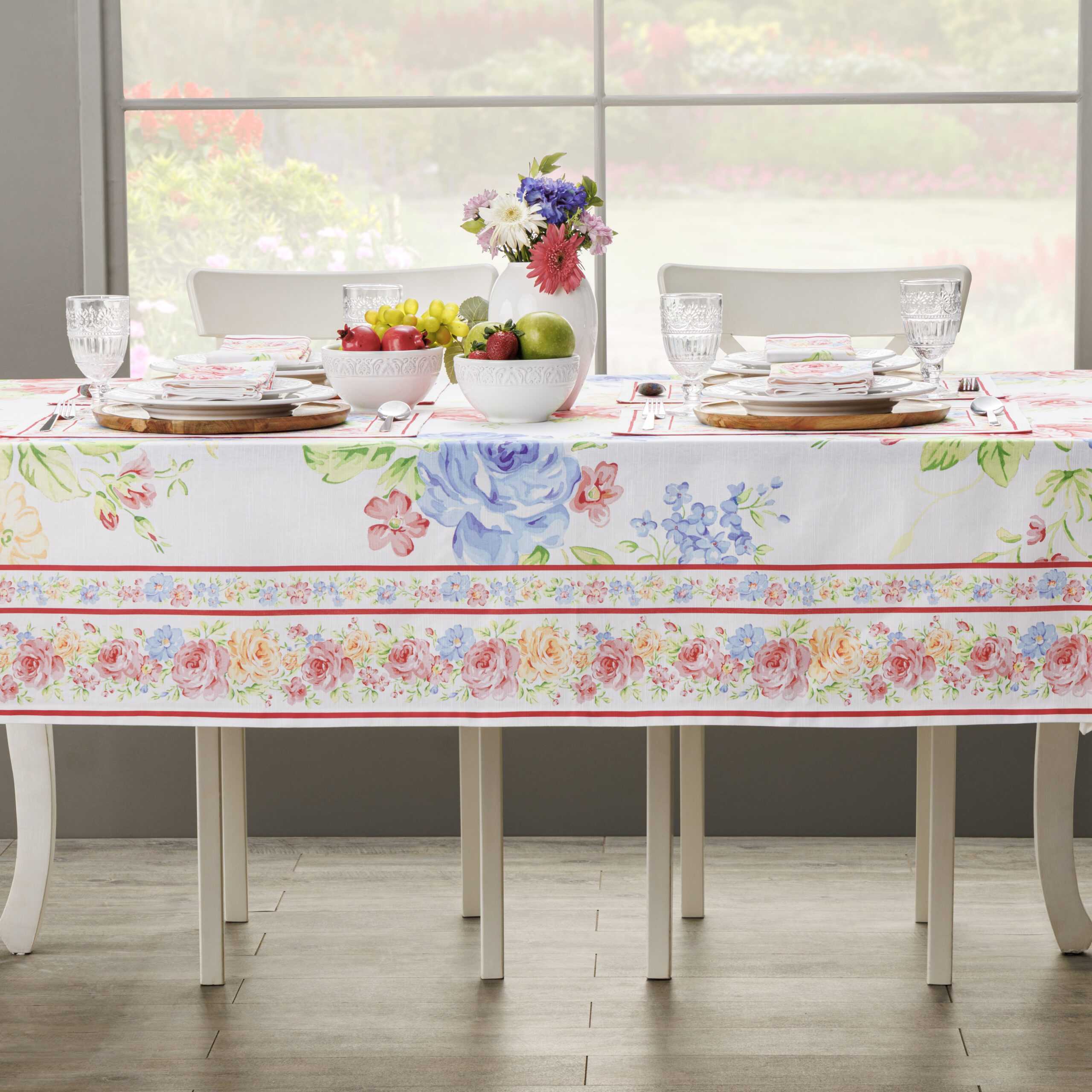 Vintage Floral Tablecloth - Maison D'Hermine