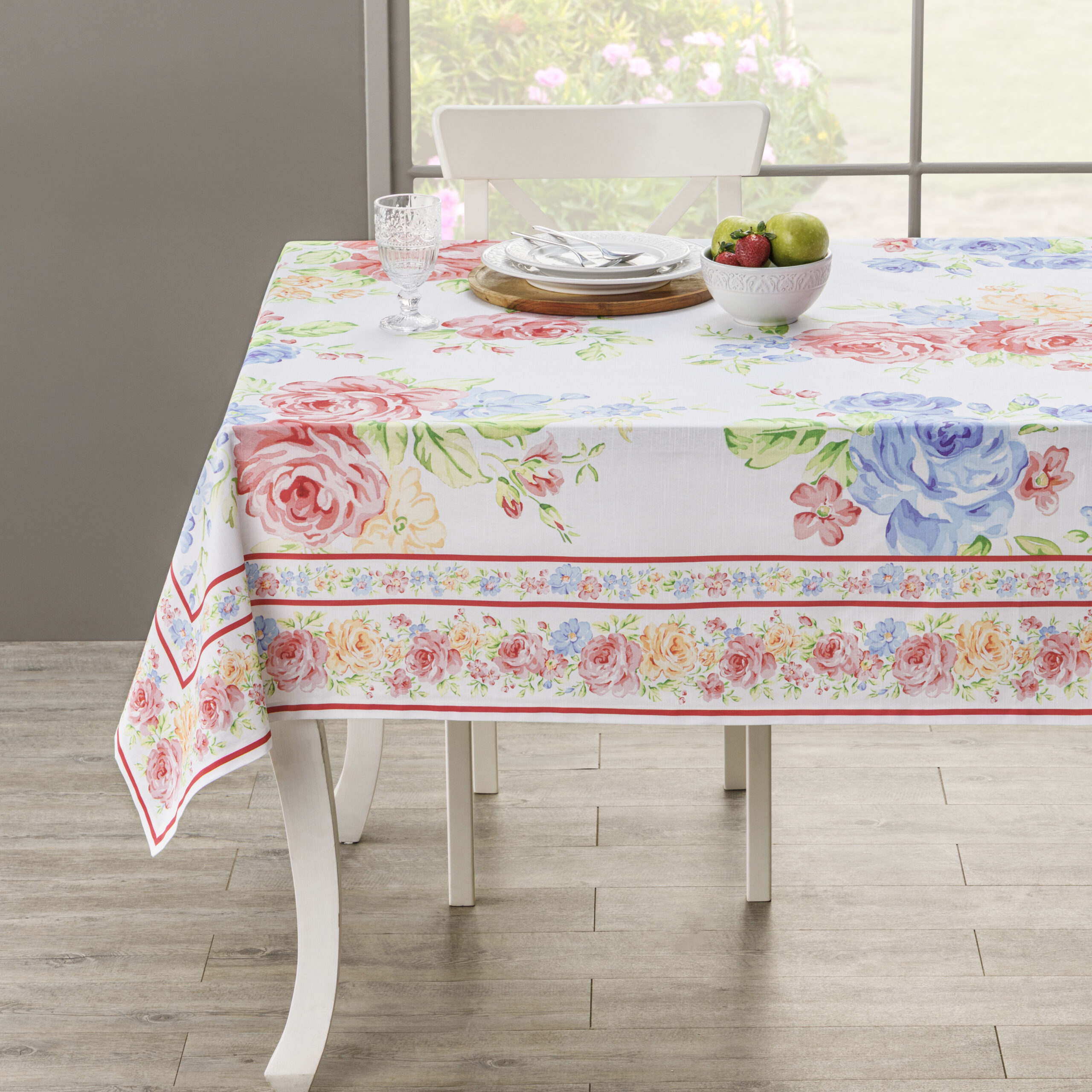 Vintage Floral Tablecloth - Maison D'Hermine